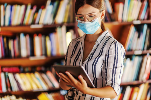 A look at how tech helped higher ed transition to hybrid learning ...